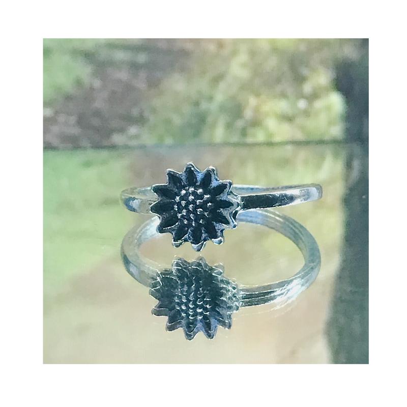 Кільце квітка 🌺 — ціна 40 грн у каталозі Кільця і персні Купити аксесуари за доступною ціною на