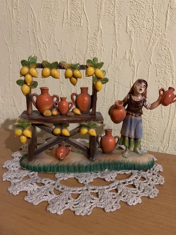 Статуетка продавщиці глечиків — ціна 280 грн у каталозі Статуетки Купити товари для дому та