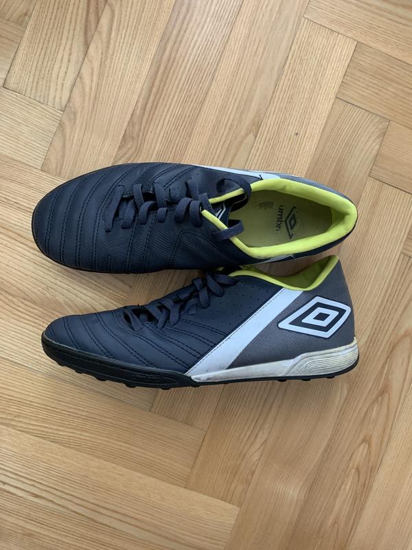 Umbro сороконожки кроссовки для футбола — цена 650 грн в каталоге ...