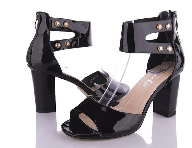 Босоніжки жіночі чорні лакові на підборах, розміри 36,37,39,40,41 ...