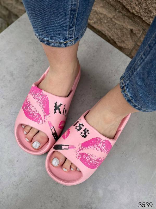 Пляжні шльопанці рожеві Kiss — цена 464 грн в каталоге Шлепанцы