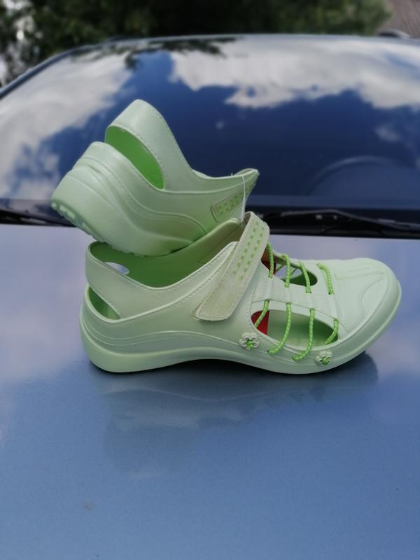 Крокси — ціна 135 грн у каталозі Сандалі Купити жіночі речі за доступною ціною на Шафі Україна