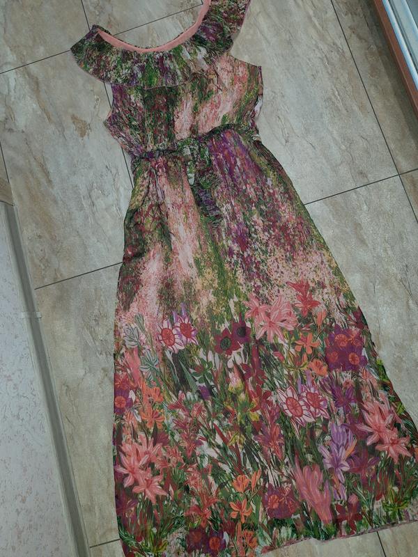 Романтичне плаття в підлогу з квітковим принтом і рюшів — ціна 350 грн у каталозі Довгі сукні