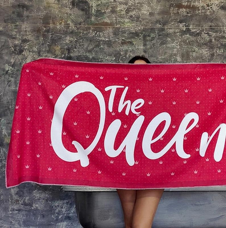 Рушник пляжний з принтом The Queen 150х70 см — ціна 680 грн у каталозі