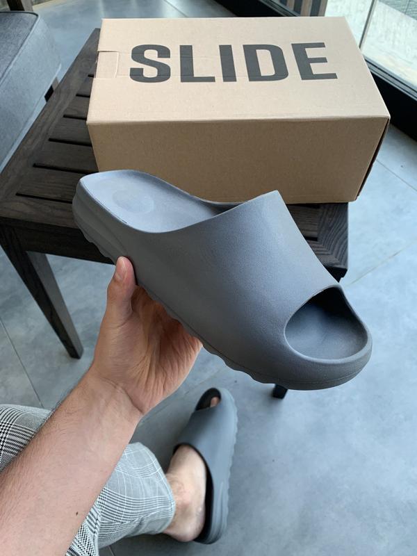 Adidas yeezy slide grey no logo, серые шлепанцы адидас изи слайд ...