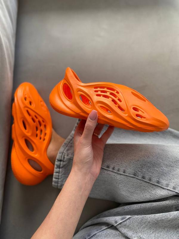 Женские шлепанцы адидас изи фоам ранер yeezy foam runner red — цена ...
