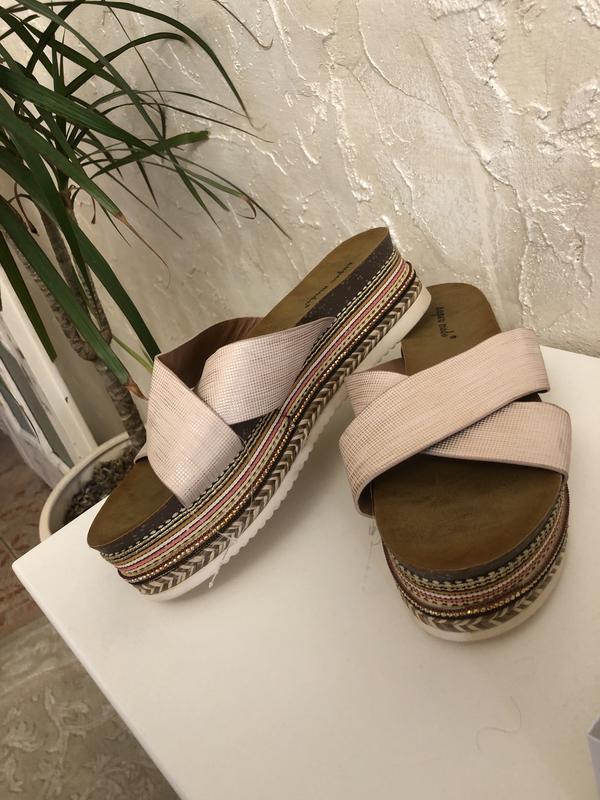 Зручні шльопанці — цена 1690 грн в каталоге Шлепанцы Купить женские