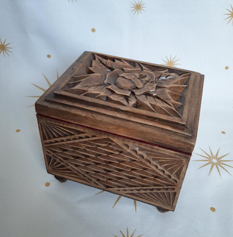 Вінтажна деревяна яна скринька — ціна 100 грн у каталозі Скриньки Купити товари для дому та