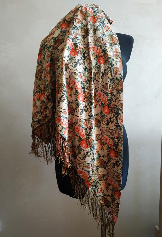 Шикарний хустку 100 шовк квітковий принт хустку квіти шовк — ціна 267 грн у каталозі Шарфи