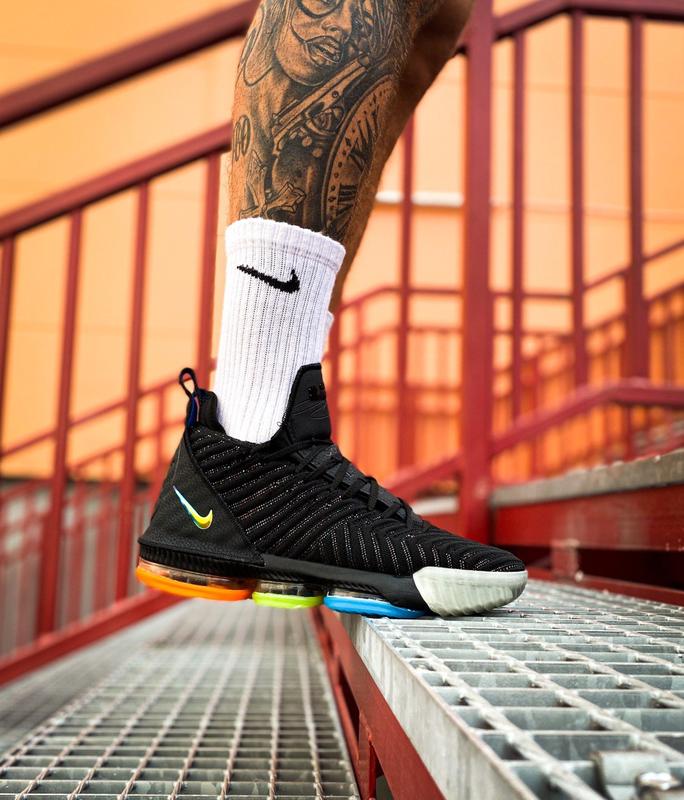 Чоловічі кросівки nike lebron 16 ep lbj black metallic silver знижка ...