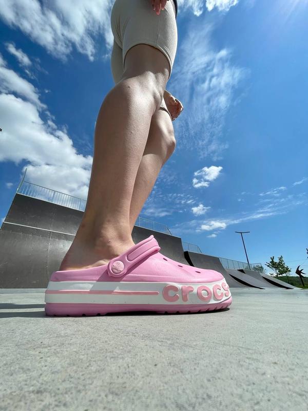 Шлёпанцы кроксы тапки женские лето 🐊 crocs logo ‘pink’ — цена 1449 грн ...