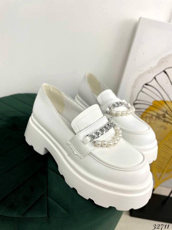 Білі лофери — ціна 952 грн у каталозі Лофери Купити жіночі речі за доступною ціною на Шафі