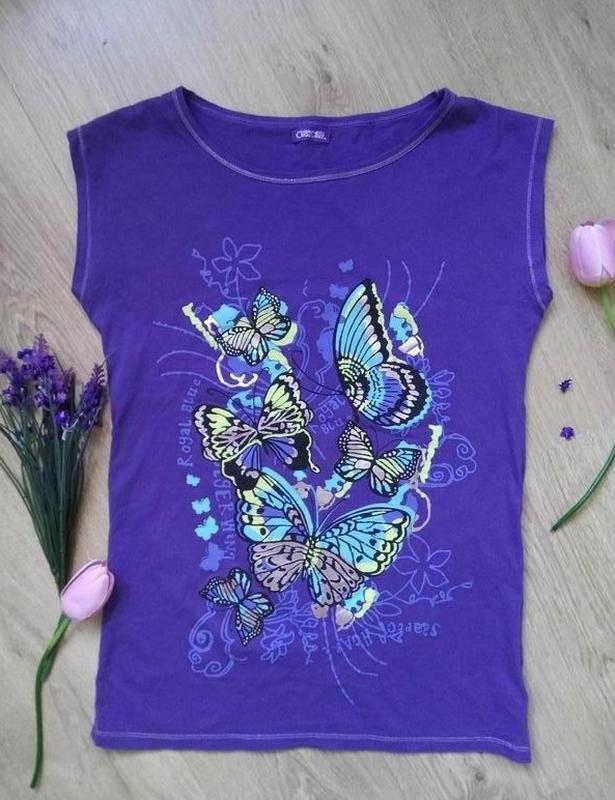 Фіолетова коттонова футболка Cherokee зі сріблястими метеликами 100 бавовна — ціна 145 грн у