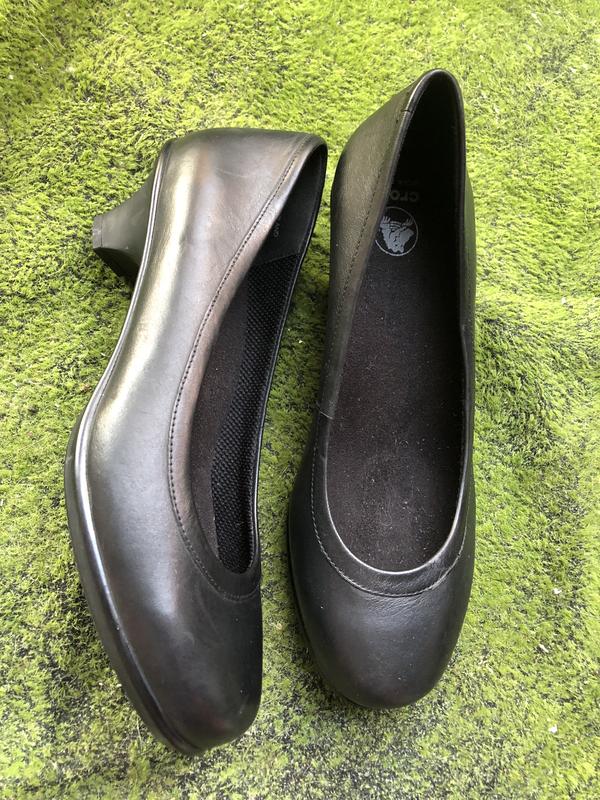 Шкіряні туфлі човники від Crocs — ціна 800 грн у каталозі Туфлі Купити жіночі речі за доступною