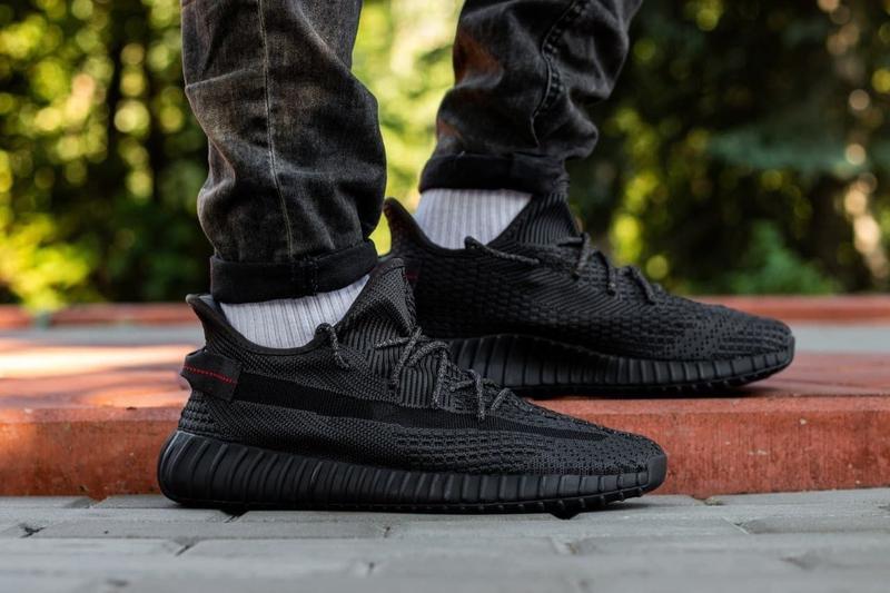 Кросівки adidas yeezy изики 350 v2 — ціна 1849 грн у каталозі Кросівки ...