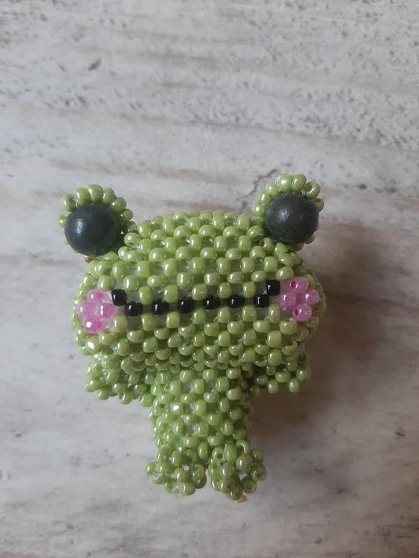 Жабка амігурумі з бісеру — ціна 200 грн у каталозі Іграшкові фігурки Купити дитячі товари за