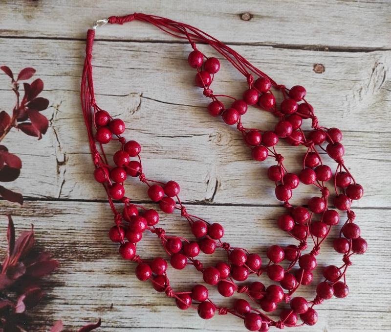 Червоне намисто до вишиванки — ціна 260 грн у каталозі Кольє і намиста Купити аксесуари за