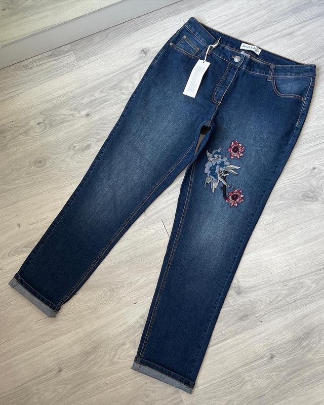 Джинси з вишивкою тягнутися — ціна 564 грн у каталозі Джинси Купити жіночі речі за доступною
