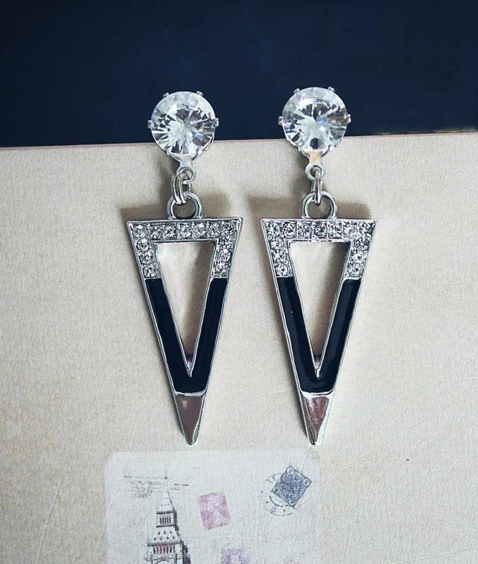 Кульчики трикутники — цена 85 грн в каталоге Серьги Купить аксессуары по доступной цене на Шафе