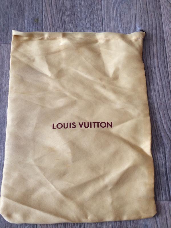 Мішечок з написом Louis Vuitton — ціна 150 грн у каталозі Органайзери