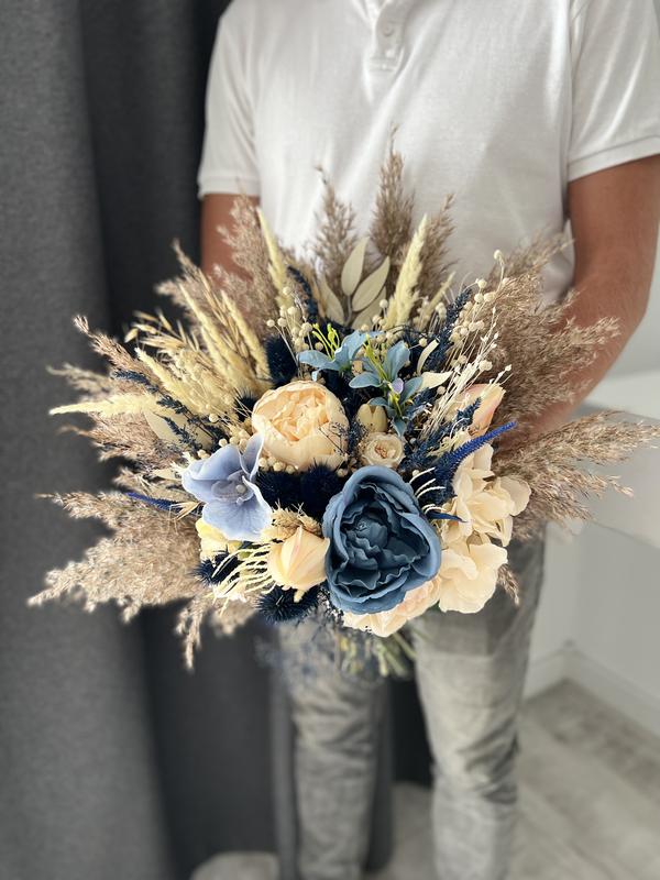 Букет в синіх тонах — цена 1261 грн в каталоге Искусственные цветы Купить товары для дома и быта