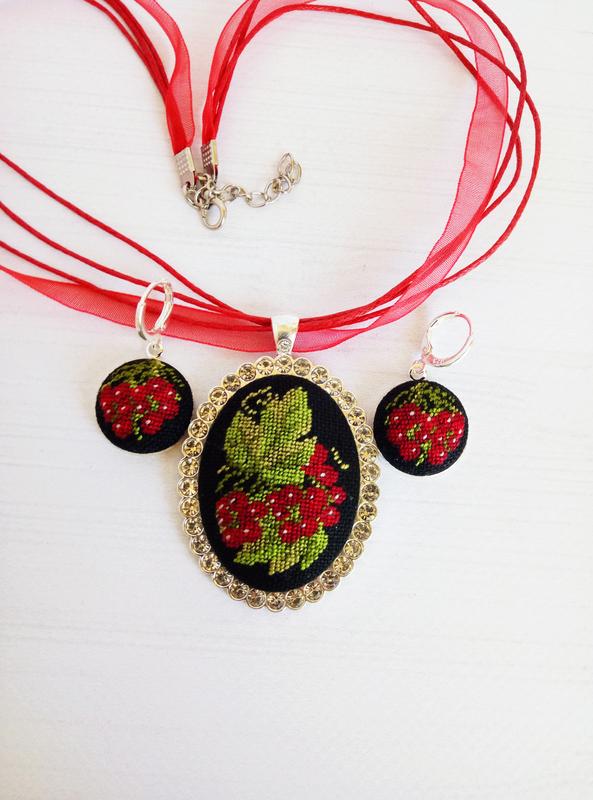 Набір прикрас з мікровишивкою — ціна 1150 грн у каталозі Комлекти Купити аксесуари за доступною