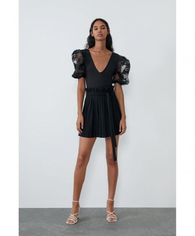Шикарна плісована коротка спідниця з поясом zara — ціна 119 грн у каталозі Міні-спідниці Купити ...