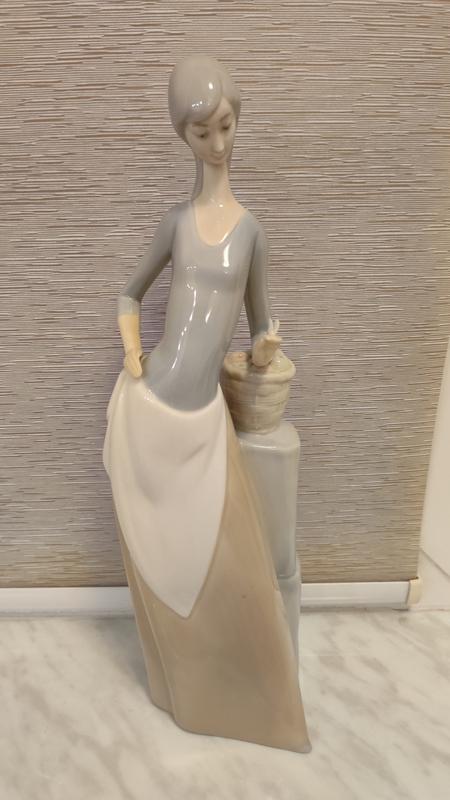 Lladro Nao статуетка дама з метеликом — цена 1750 грн в каталоге Статуэтки Купить товары для