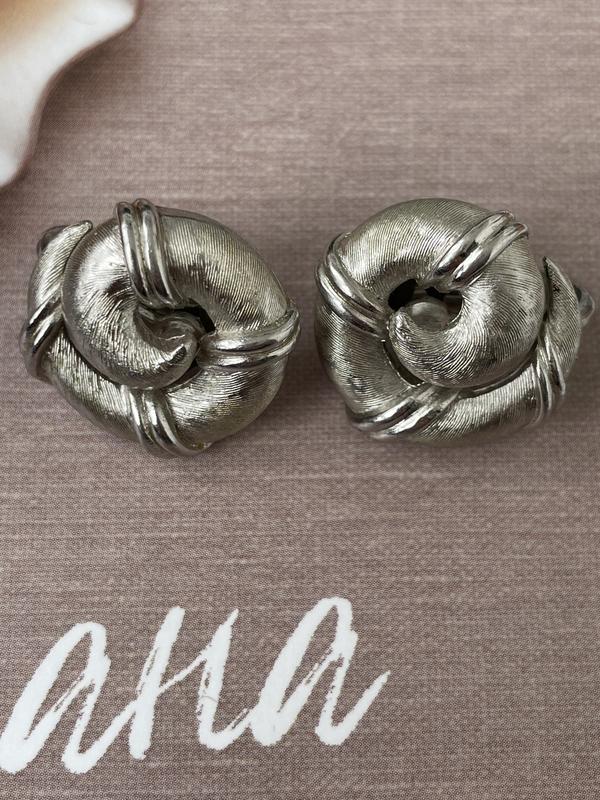 Вінтажні кліпси Crown Trifari — ціна 763 грн у каталозі Сережки Купити