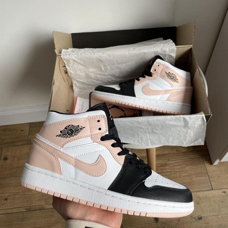 Жіночі кросівки. nike air jordan 1 retro high black white pink ...