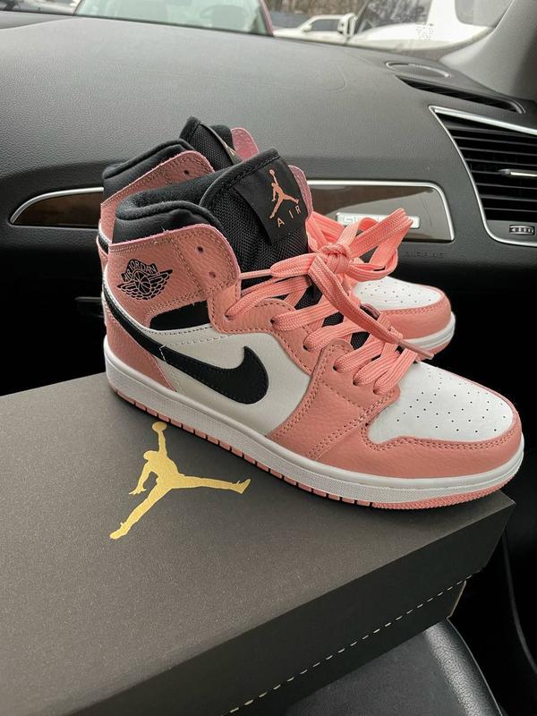 Кроссовки женские nike air jordan 1 retro high pink — цена 2050 грн в ...