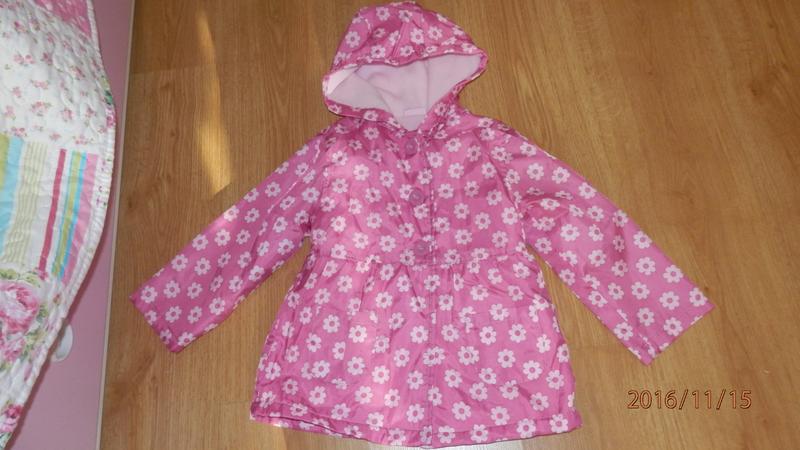 Симпатичний плащик для вашої дівчинки, в новому стані — ціна 250 грн у ...