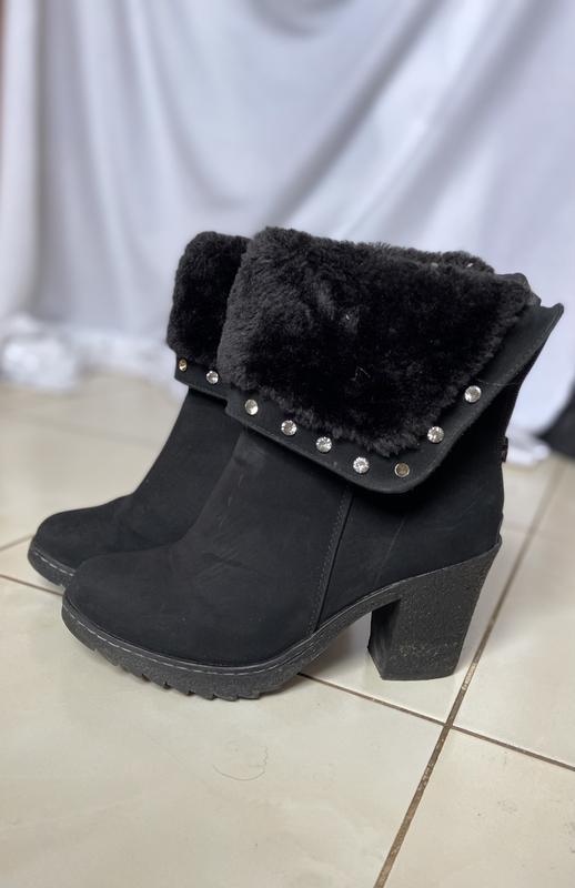 Чоботи ботільйони на підборах хутрові — ціна 180 грн у каталозі Чоботи