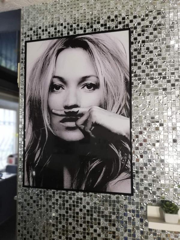 Постер Kate Moss усы 50х70 💣💣💣 — цена 500 грн в каталоге Картины Купить