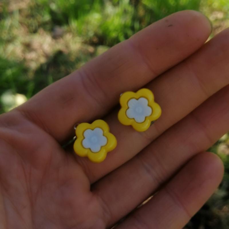 Кліпси квіточки — ціна 90 грн у каталозі Сережки Купити аксесуари за доступною ціною на Шафі