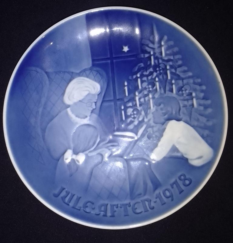 Декоративна винтажна кобальтова тарілка — ціна 230 грн у каталозі Настінний декор Купити товари