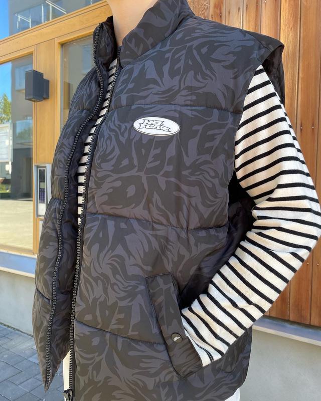 Жилетка — ціна 600 грн у каталозі Жилетки Купити жіночі речі за доступною ціною на Шафі