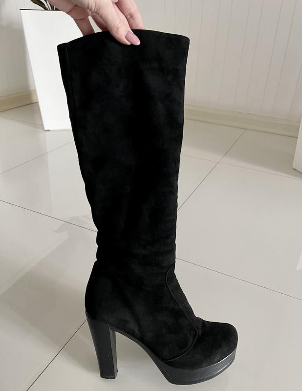 Натуральні замшеві чоботи на підборах — ціна 900 грн у каталозі Чоботи