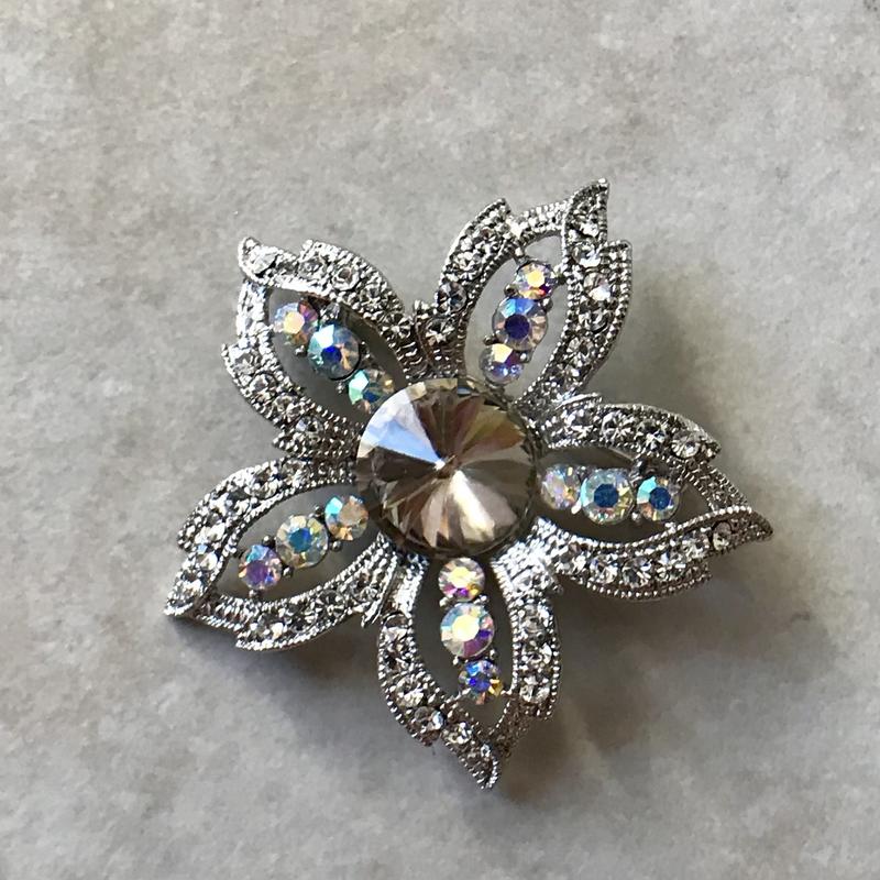 Брош квітка в камінні і стразах — ціна 280 грн у каталозі Брошки Купити аксесуари за доступною
