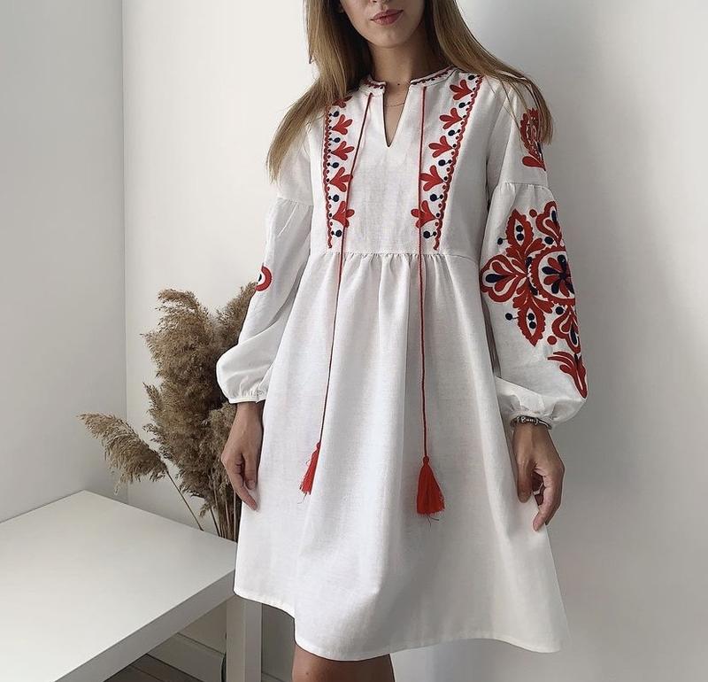 Платье с вышивкой — цена 1250 грн в каталоге Короткие платья Купить женские вещи по доступной