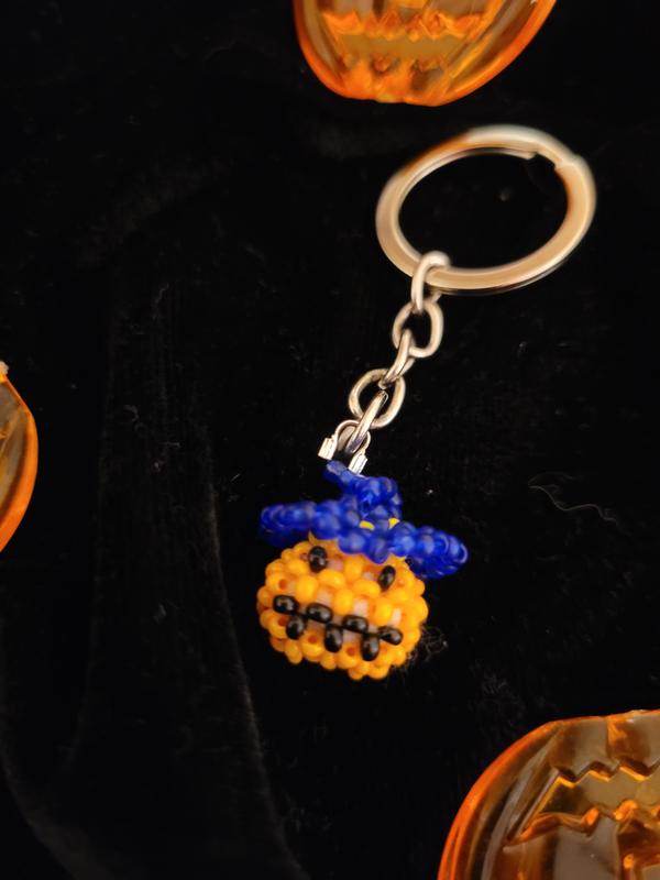Брелок із бісера обємний гарбуз хеловін — ціна 180 грн у каталозі Підвіски Купити аксесуари за