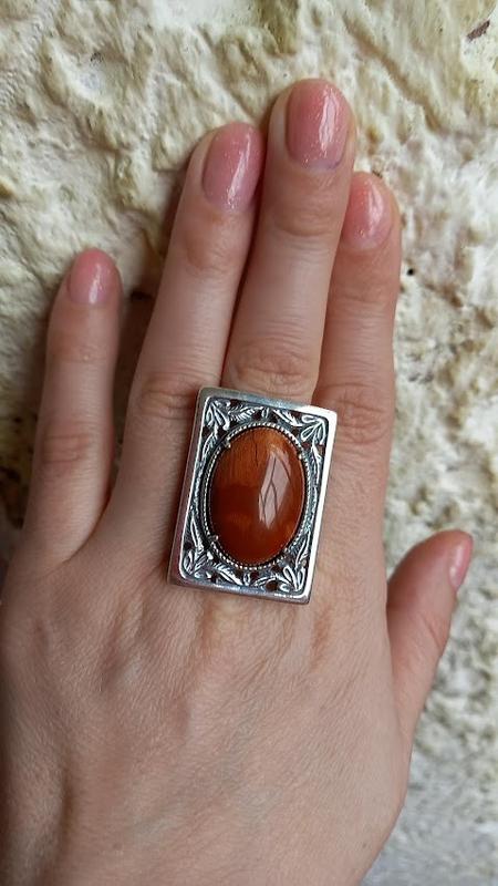 Серебряное кольцо с яшмой — цена 1610 грн в каталоге Кольца и перстни ...
