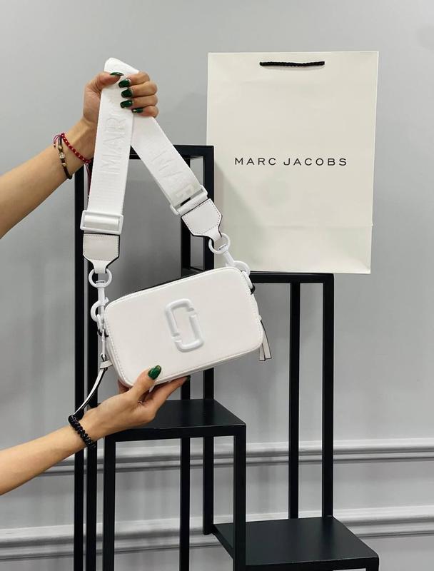 Сумка белая женская в стиле marc jacobs сумочка маленькая с широким ...