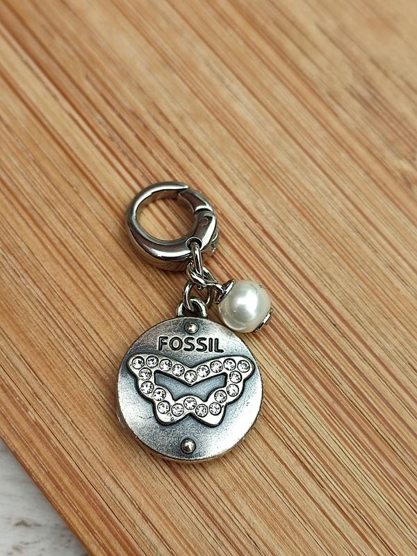 Кулон шарм Fossil — ціна 250 грн у каталозі Кулони Купити аксесуари за доступною ціною на Шафі