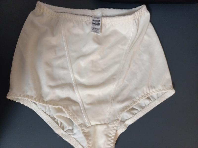 Трусики утяжка р л — ціна 75 грн у каталозі Трусики Купити жіночі речі за доступною ціною на
