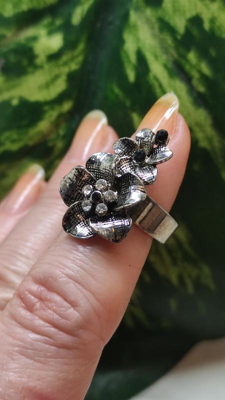 Кольцо цветок бижутерия — цена 85 грн в каталоге Кольца и перстни Купить аксессуары по доступной