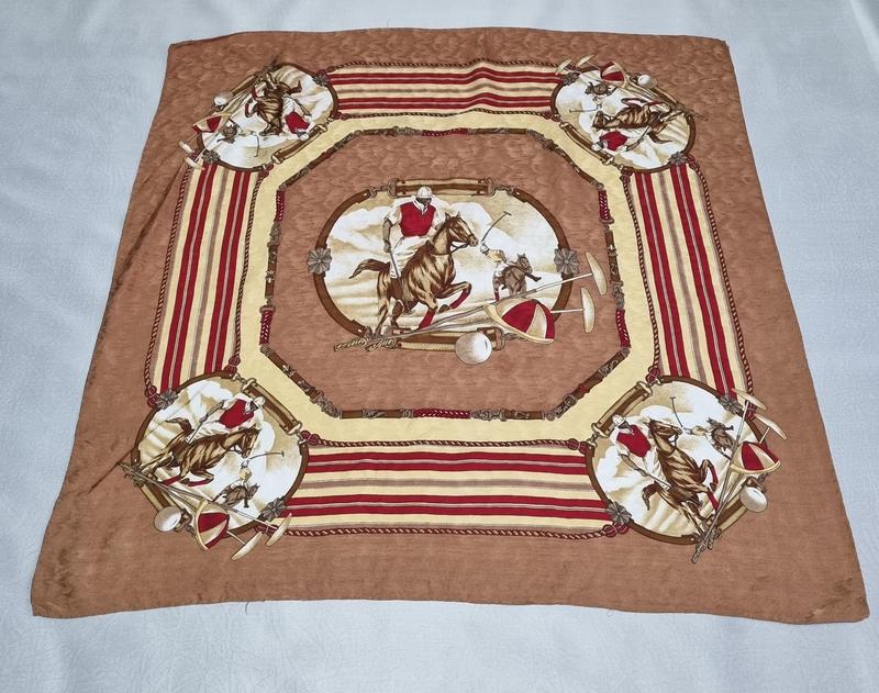 Красива шовкова хустина — ціна 350 грн у каталозі Шарфи Купити