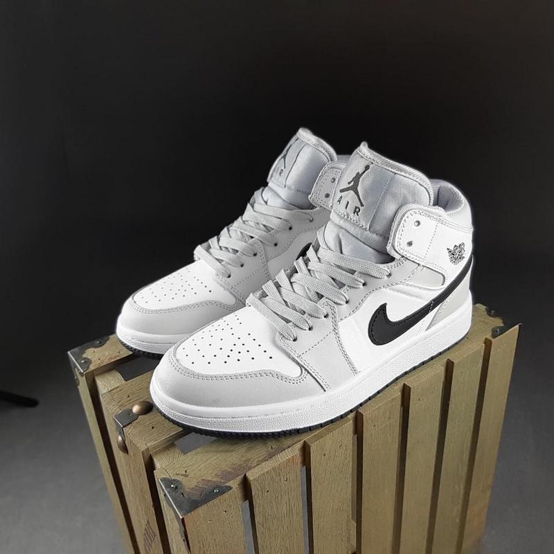 Кроссовки найк джордан женские nike air jordan 1 высокие белые с серым ...