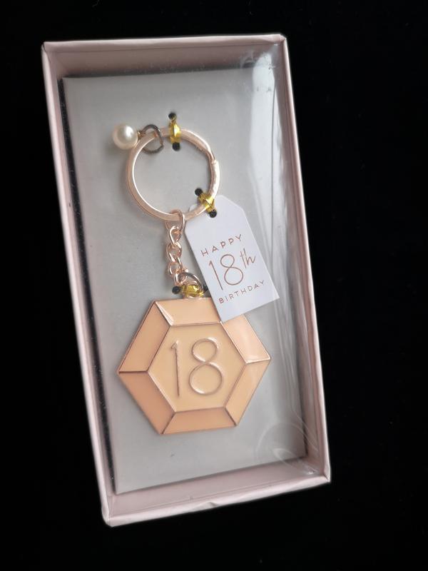 18 лет брелок эмаль эмаль англия — цена 170 грн в каталоге Брелоки Купить товары для дома и быта