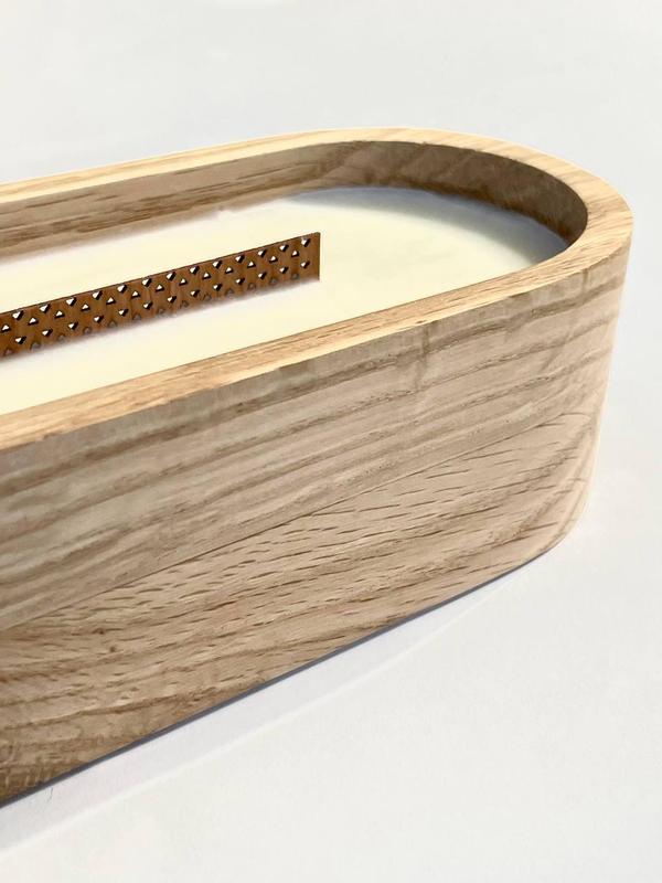 Овальна соєва свічка в дубовій ємності з деревяним гнотом 220 мл — цена 500 грн в каталоге